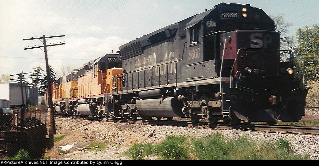 SOUTHERN PACIFIC SD40M-2 NO.8666 MAY 1999.